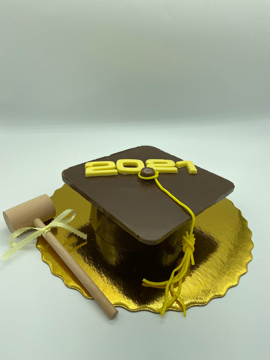 Graduation Cap Smash Cake – Candy Safari